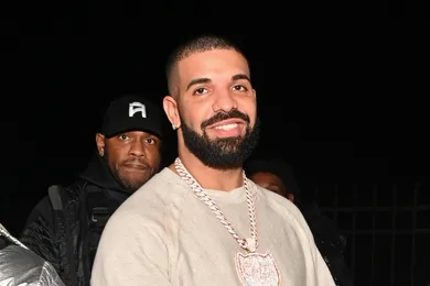 Drake Celebrates His Birthday By Handing Out Stacks Of Cash At Houston ...