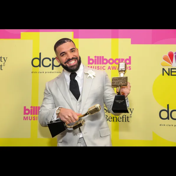 Drake Celebrates His Birthday By Handing Out Stacks Of Cash At Houston ...