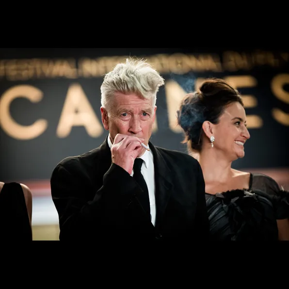 David Lynch, Legendary Filmmaker Behind "Twin Peaks," Blue Velvet ...