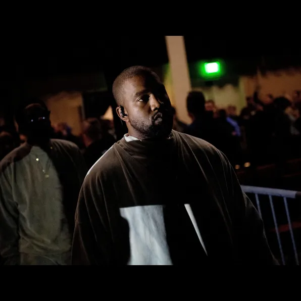 Kanye West Wants R Kelly Released From Prison