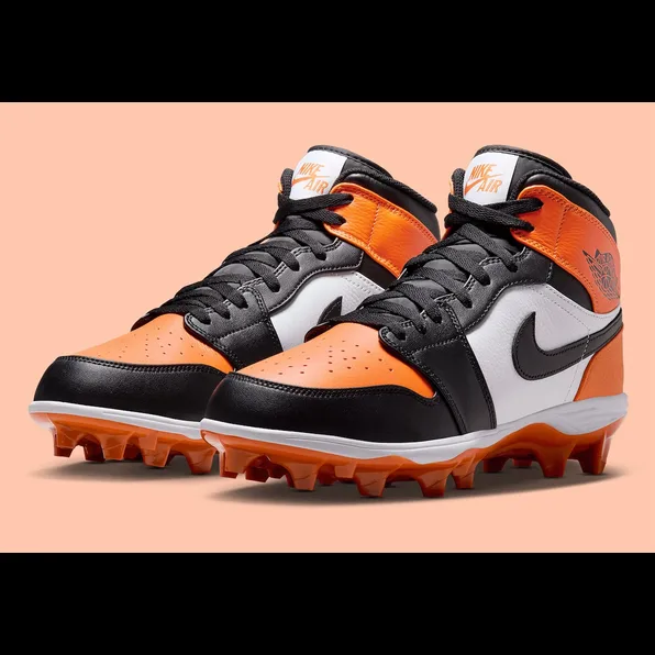 Air Jordan Drops "Shattered Backboard" Cleats For The Field