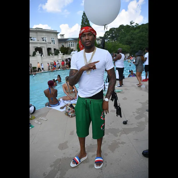 Meek Mill Goes Viral For Clumsy Belly-Flop In The Pool