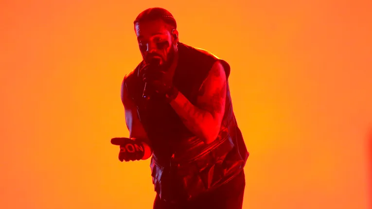 Drake Links Up With Popular Mexican Artists At The Club