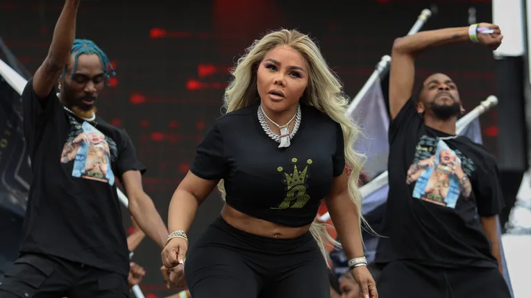 Lil Kim Puts Her Twist On Lil Uzi Vert's "Just Wanna Rock" Dance At ...