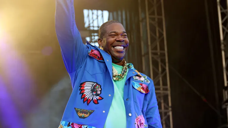 Venus Williams Uses Busta Rhymes' Chain To Work Out