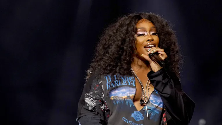 SZA Performs An Unreleased Song During Her Apple Music Live