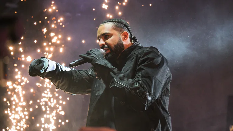 Drake Allegedly Responds To Metro Boomin's "BBL Drizzy" "Diss Beat ...