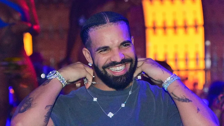 Drake Hilariously Roasts Joe Budden’s Throwback Beach Photo