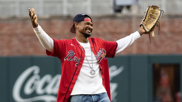 Usher Fan Loses Control Over His Cherries In Hilarious Viral Concert Moment