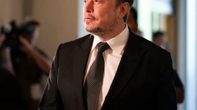 Elon Musk Taunts Snoop Dogg For Crypto Ball Performance In Celebration ...