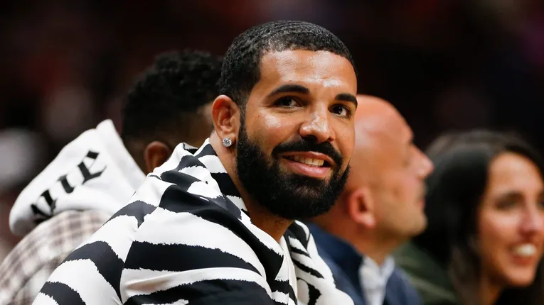 Drake Applauds Gracie Abrams For GOAT Beat Switch On “The Secret Of Us ...