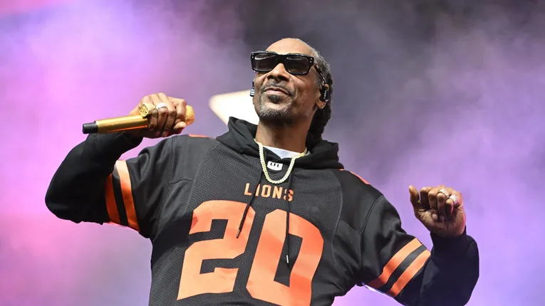 Art Made Of Snoop Dogg’s Roaches Sells For Thousands