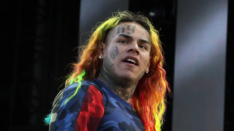 6ix9ine Gets Roasted For Claiming He Was Bigger Than Chief Keef