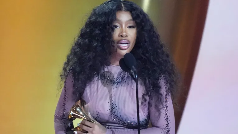 SZA Defends Performing Drake Collab On Kendrick Lamar Tour