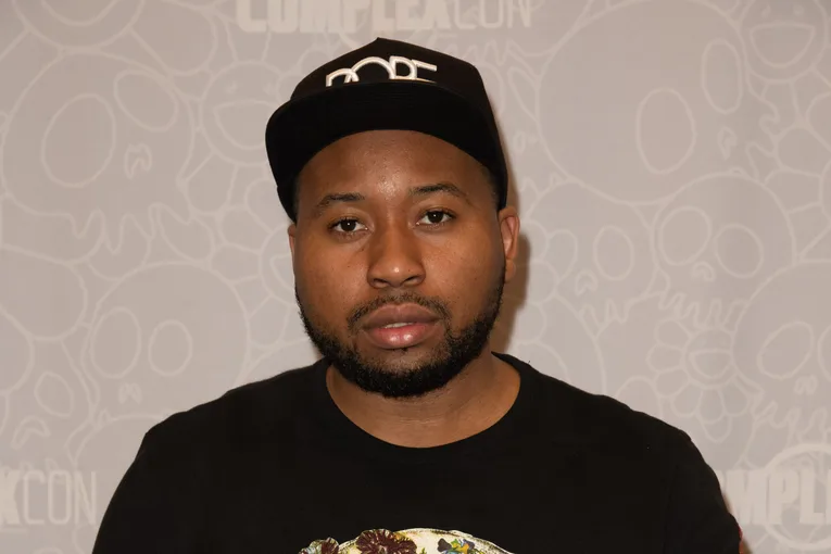 Akademiks Allegedly Caught Rory Farrell Leaving Note In His Mailbox