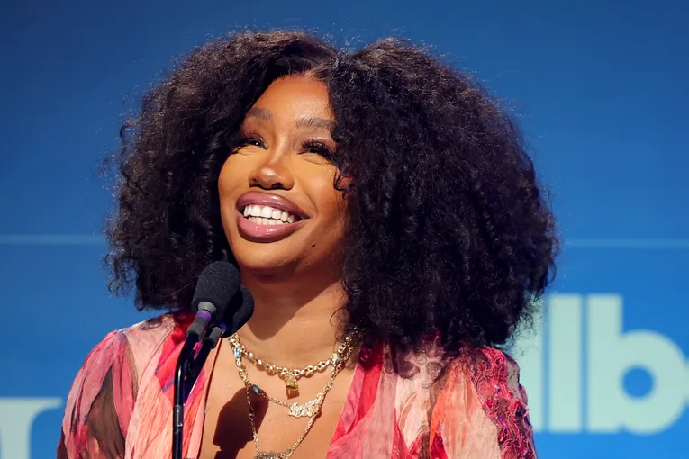 SZA Shows Off Stunning Fit & Body For Atlanta Show
