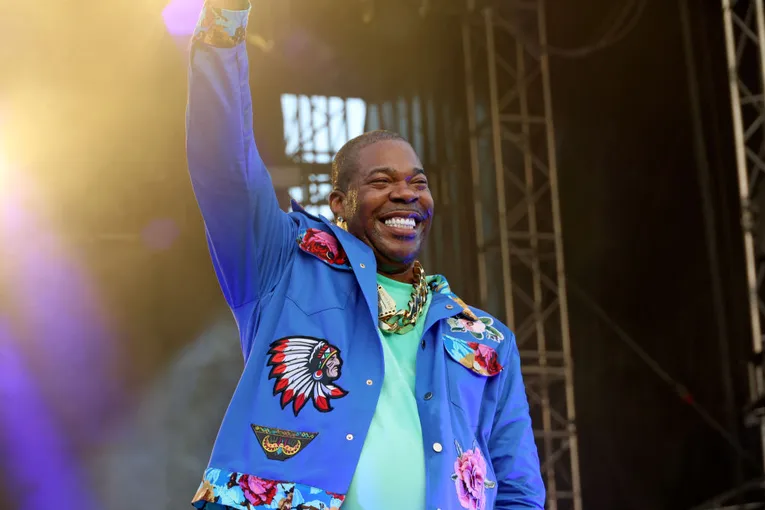 Venus Williams Uses Busta Rhymes' Chain To Work Out