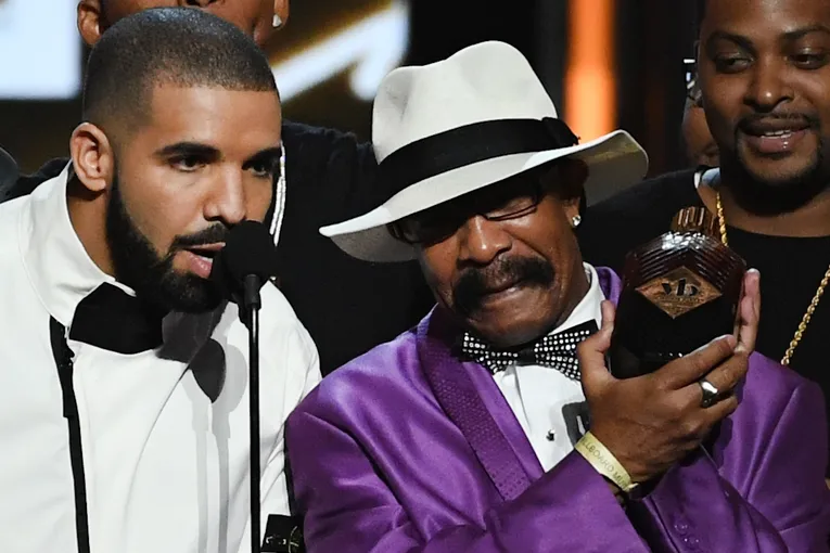 Drake's Dad Takes A Group Of Ladies To IHOP
