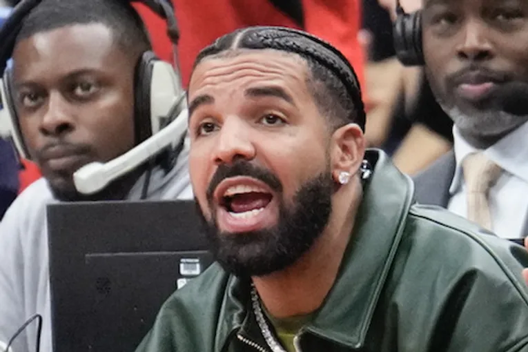 Drake Sings "Jumbotron S**t Poppin" With Fan, Finds 42H Bra While On Tour