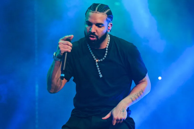Drake Vibes To "GOD DID," Showcases Yeat During Show