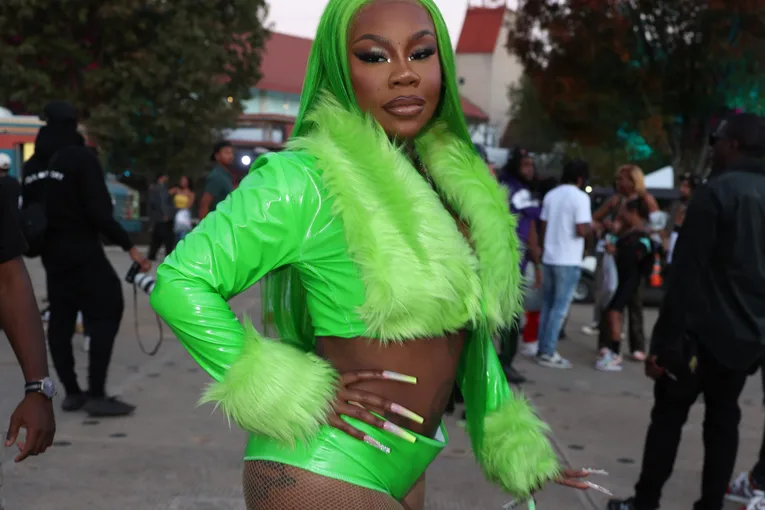 Sukihana Joins Lil Kim Onstage: "This Is A Dream Come True"