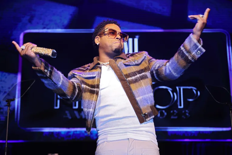 Bobby V Goes Commando In Viral Performance, Fans Can't Help But Clown Him
