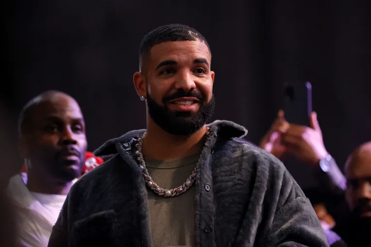 Drake Instagram DM Exposed, Internet Clowns Woman For Fumbling The Bag
