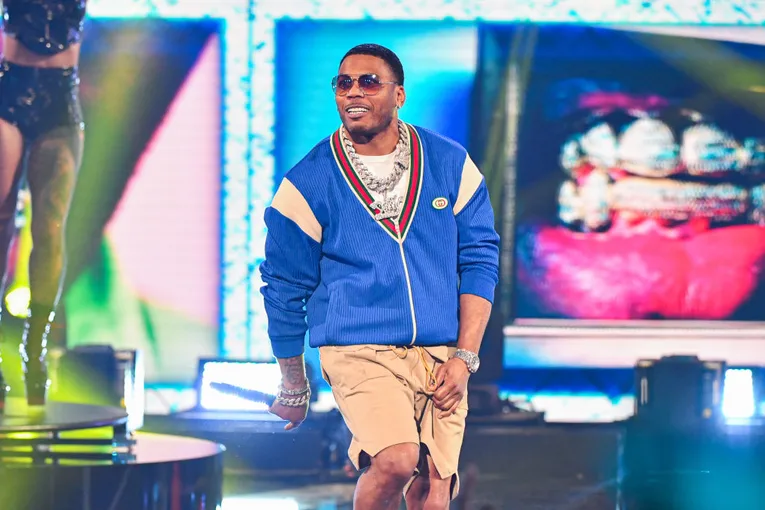 Nelly Puts On For St. Louis And Unveils New Special Addition Cardinals ...