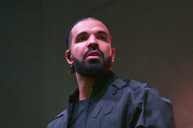 Drake Looks “Aged” In Photos From Michael Rubin’s White Party, Kendrick ...