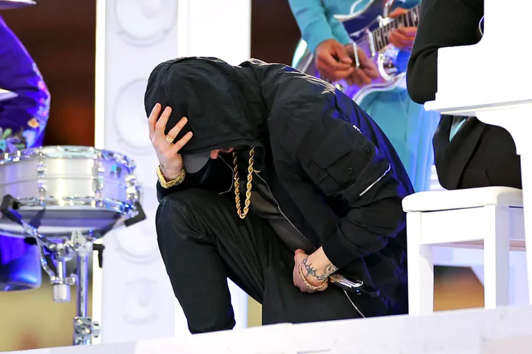 Eminem Attempts To Make Peace With MGK On "The Death Of Slim Shady"