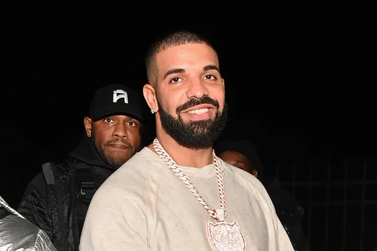 Drake Celebrates His Birthday By Handing Out Stacks Of Cash At Houston ...