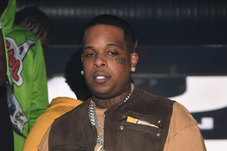 Finesse2tymes Confrontation Leads To Man Getting Beat Up During "20v1" Show