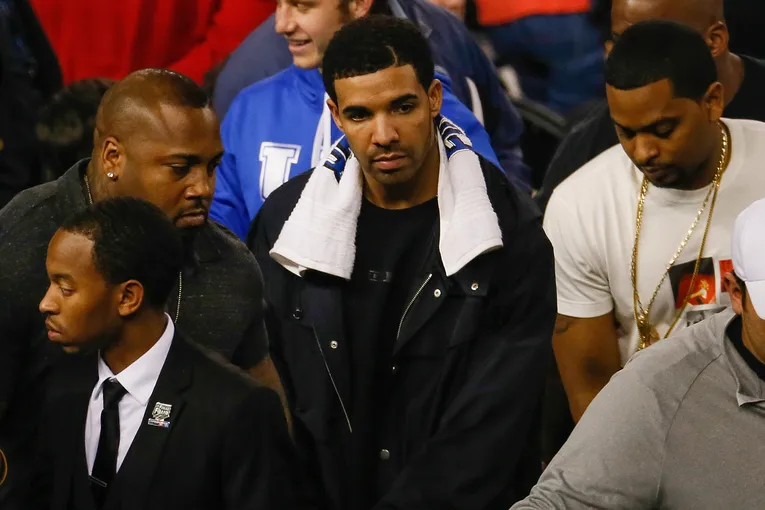 Kendrick Lamar Fans & Twitter Trolls Bully Drake For His Bald Spot