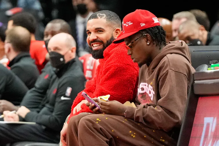 Drake Reminds Fans That PARTYNEXTDOOR Collab Album Is Still Coming Amid ...