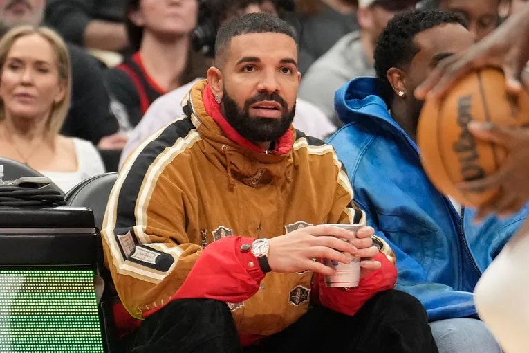 Drake Reposts Kim Kardashian Looking Her Best As "CRYING IN CHANEL ...