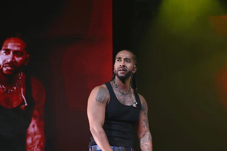 Omarion Snaps On Low Energy Fans During Viral "Millennium Tour" Performance