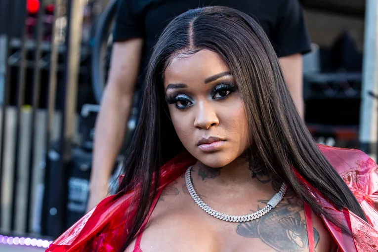 Stunna Girl Puts Her Bullet Wound On Full Display While Clapping Back ...