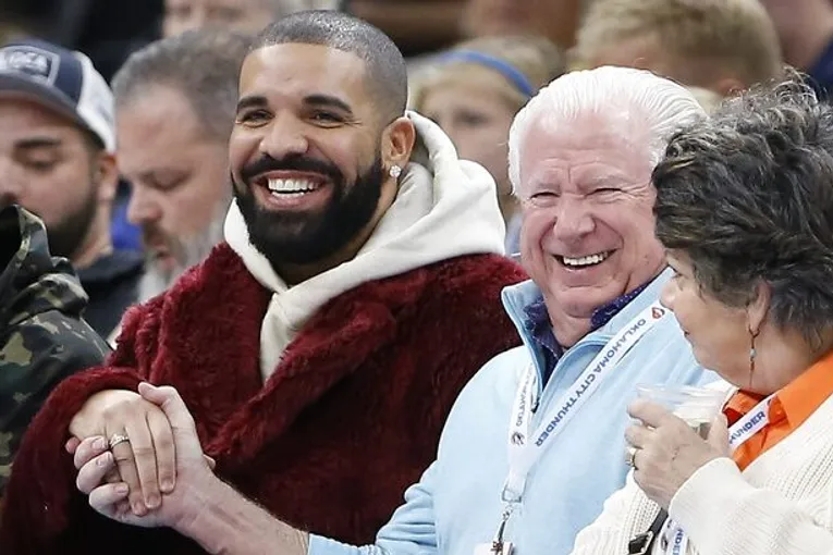 Beat It: Drake Becomes First Artist To Surpass 110 Billion Streams In ...