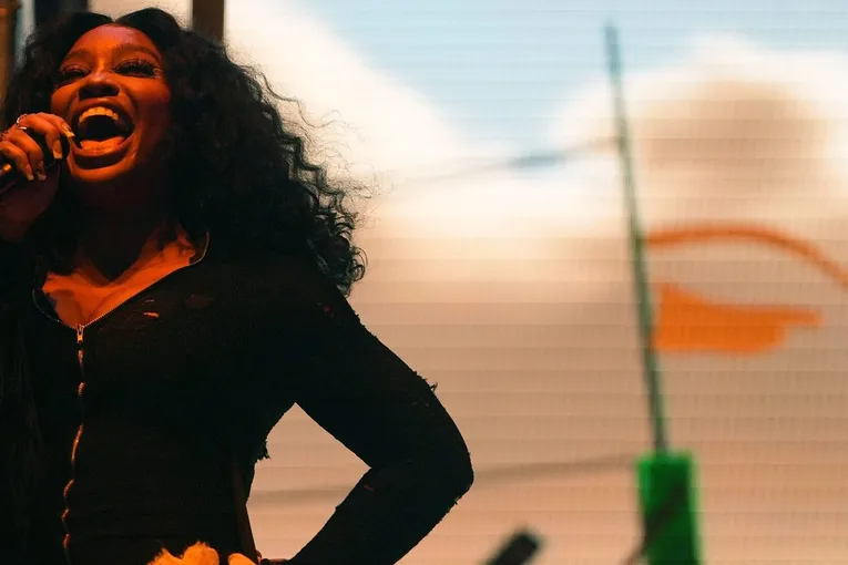 SZA Makes A Fan's Day With Free Tickets & Shout-Out