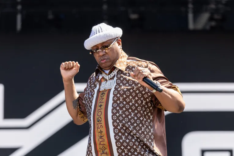 E-40 Performs "U and Dat," "1-Luv," & More On NPR's "Tiny Desk"