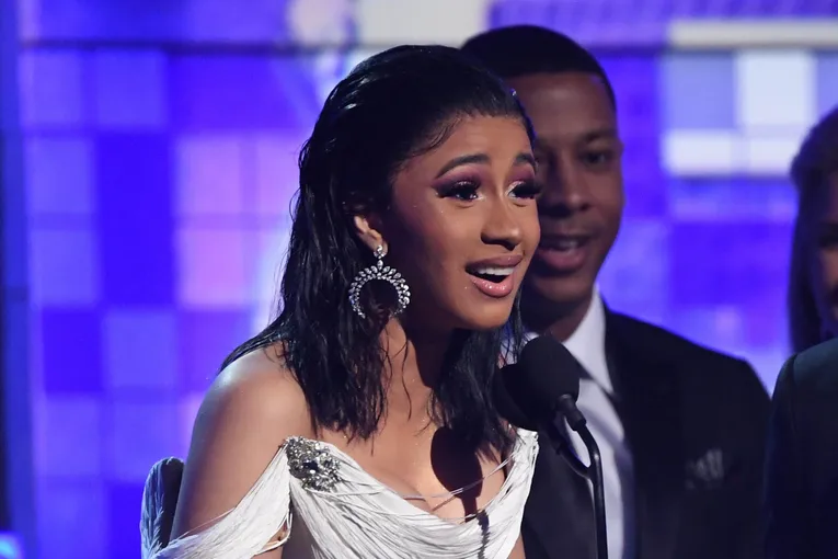 Cardi B Apologizes To Atlantic Records Amid "Outside" Success