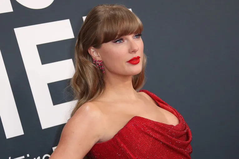 Taylor Swift Addresses Jay-Z’s Rumored Super Bowl Offer