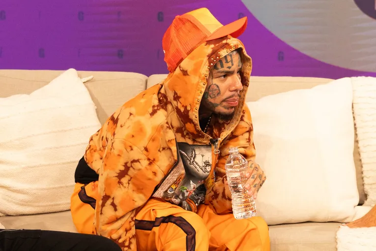 6ix9ine Claims King Von's Alleged Killer Lul Tim Scammed Him Out Of ...