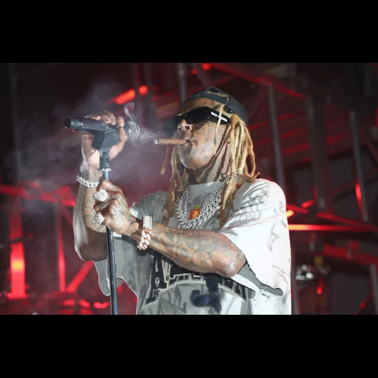 Lil Wayne Arrives Late To Metro Metro Festival, Performs For Only 15 ...