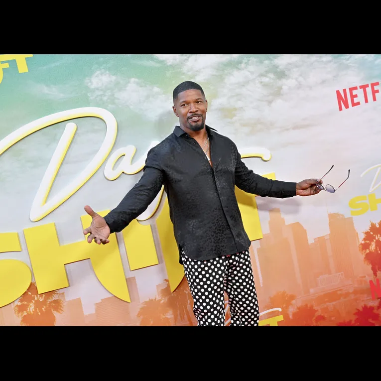 Jamie Foxx Enjoys Beach Getaway In Cabo With Girlfriend Alyce Huckstepp