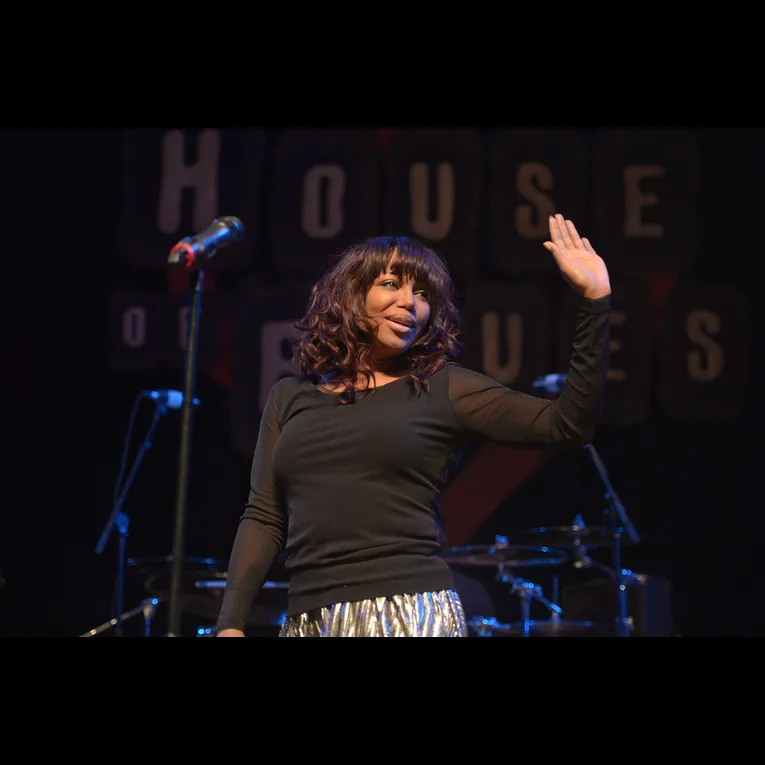 Miche'le Is The Portrait Of A '90s R&B Star