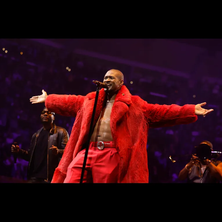 Usher Brings His Kids To Disney And Shares Adorable Pics From The Trip