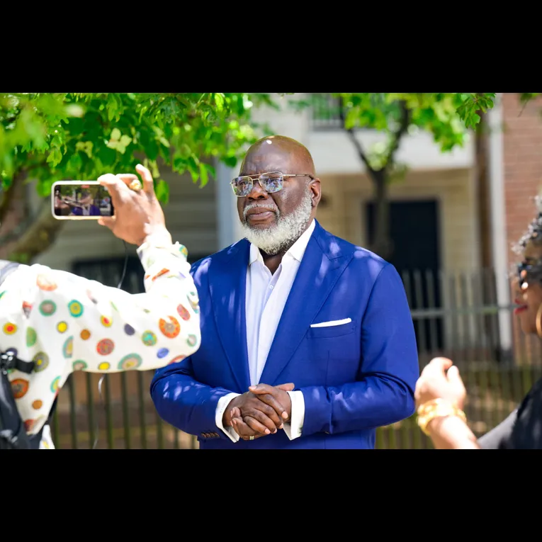 TD Jakes Attributes Medical Emergency To Alleged Stress From Diddy ...