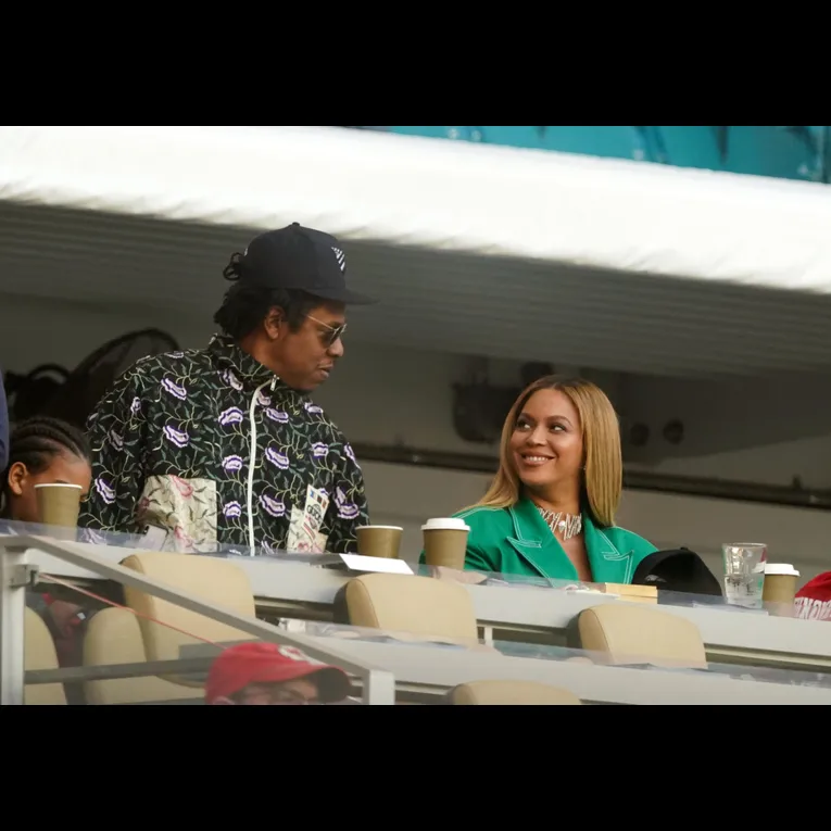 Jay-Z, Beyoncé & Their Kids Spotted On Rare Family Outing