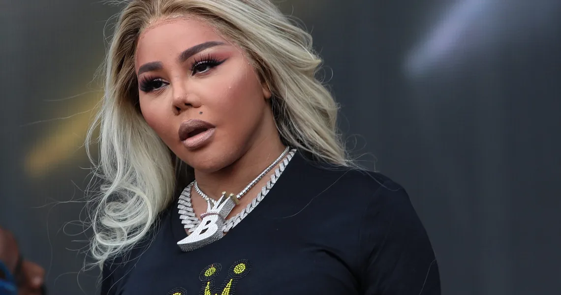 Lil Kim Gets Emotional About Janet Jackson